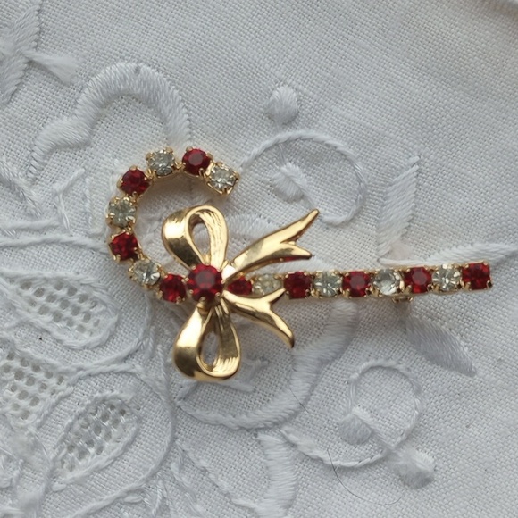 unmarked | Jewelry | Gold Tone Red And White Rhinestone Candy Cane Pin ...